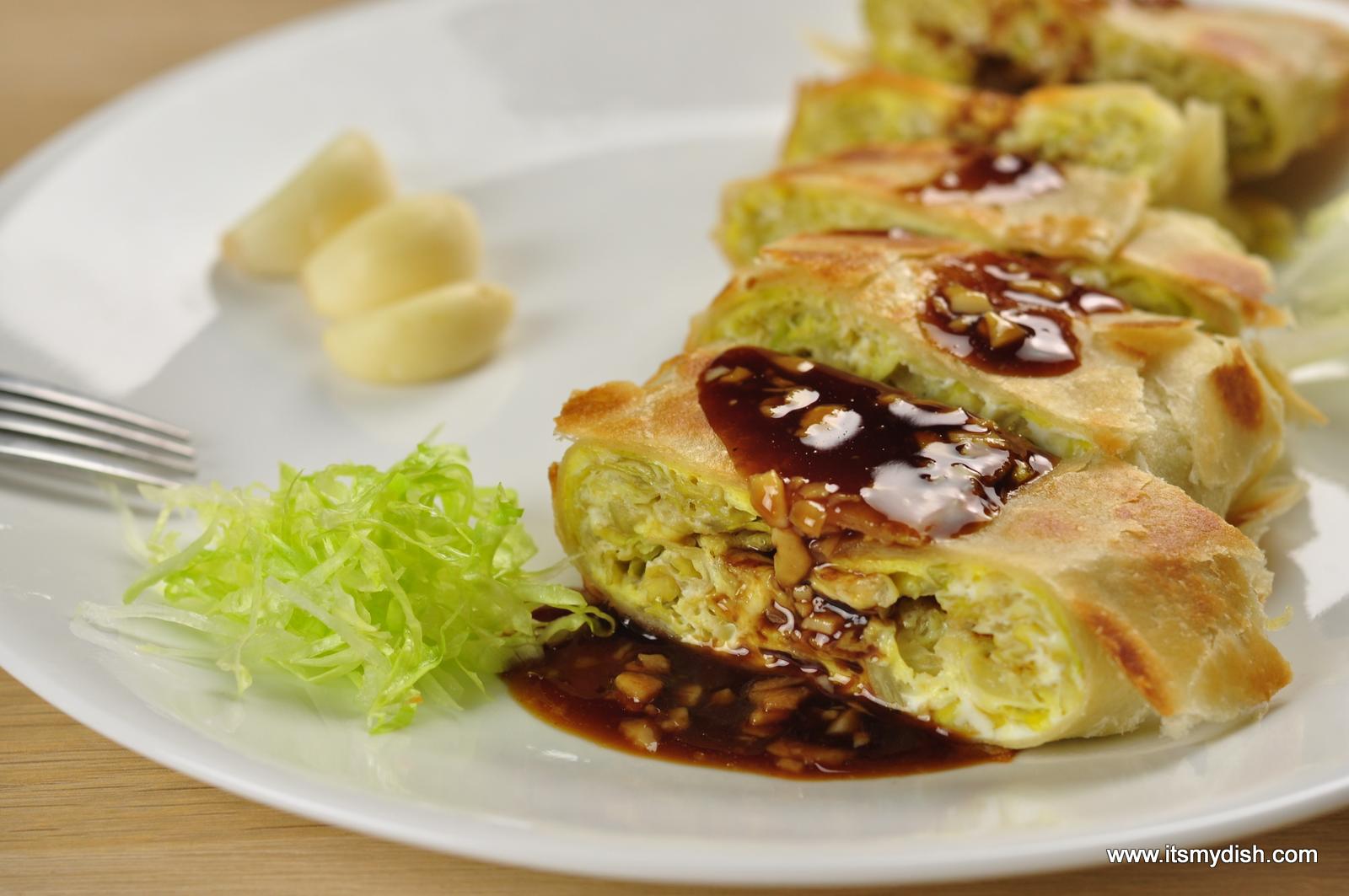 Chinese Omelette with Lettuce (蔬菜大蛋餅) - It's My Dish